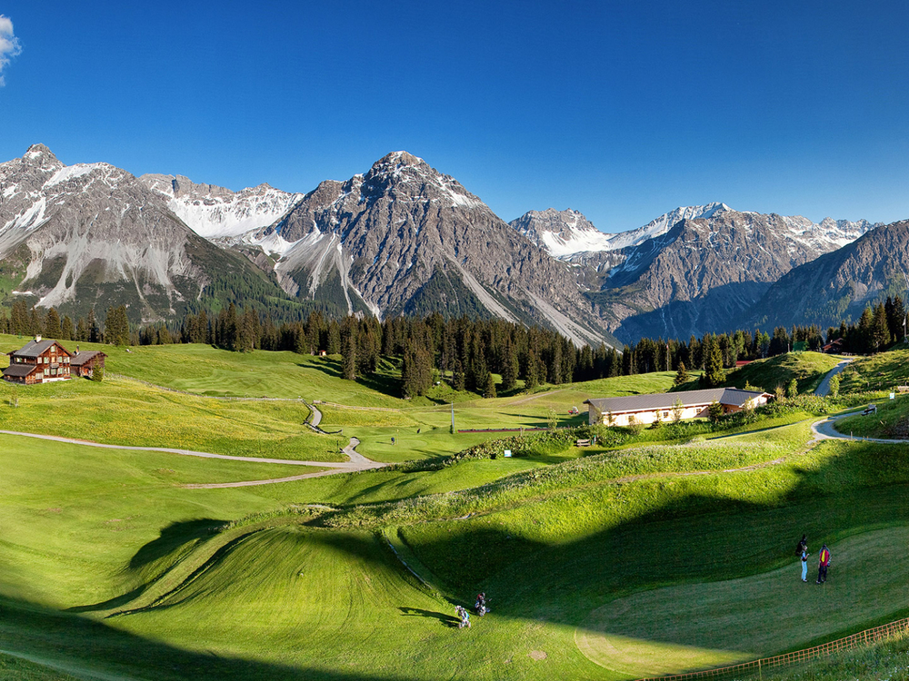 Die schönsten Golfplätze in den Schweizer Alpen